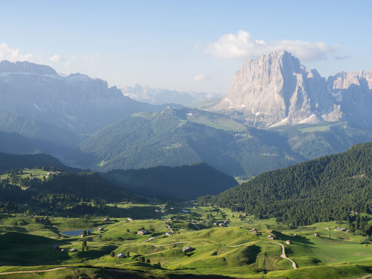 Wandern auf die Seceda von Wolkenstein - Sonnenaufgang auf der Seceda ...